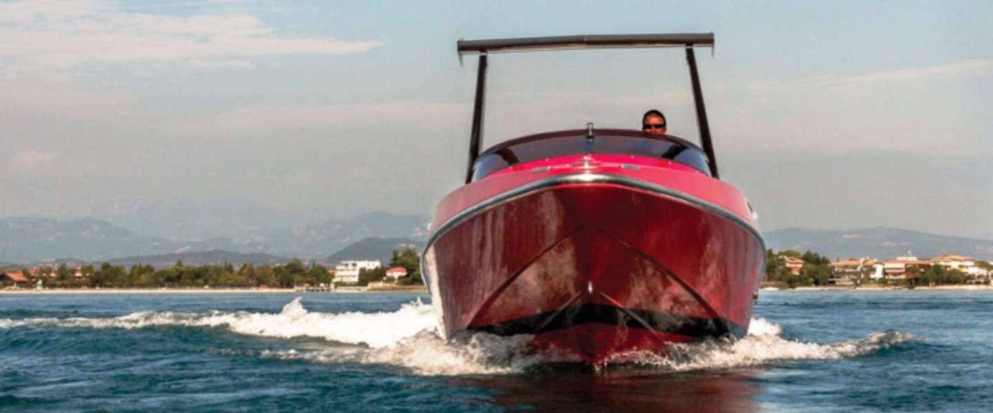 Gave speedboot: 1990 Riva Ferrari 32 – Stylecowboys