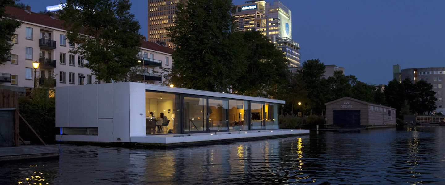 Woonboot van het jaar: stijlvolle woonark Weesperzijde – Stylecowboys